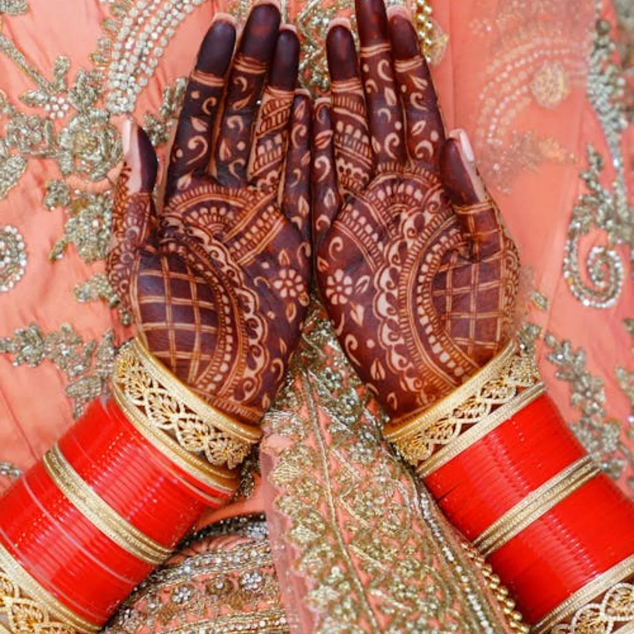 Shardiya Navratri: Apply mehndi on your hands on the first day of ...