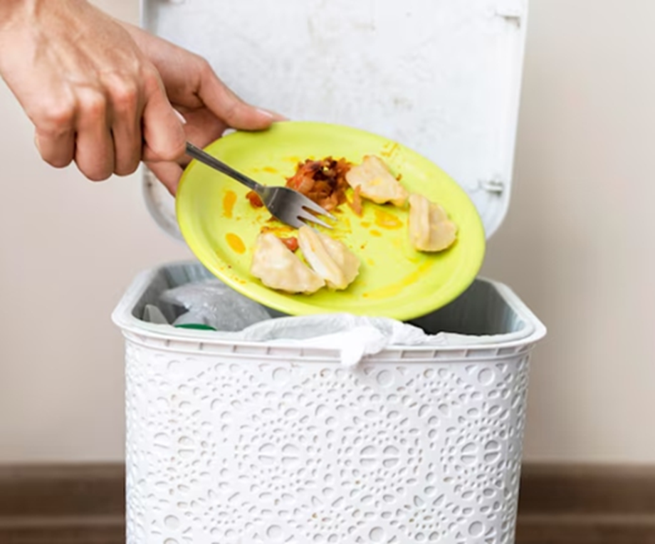 Vastu: Do you also keep a dustbin in your kitchen? Are you unknowingly ...